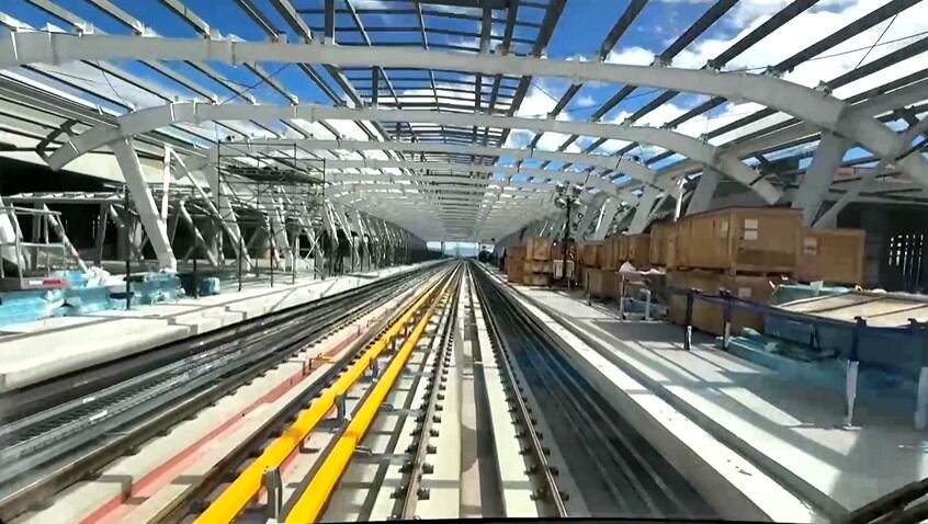 Tren del metro inicia pruebas sobre rieles del patio taller a la ...