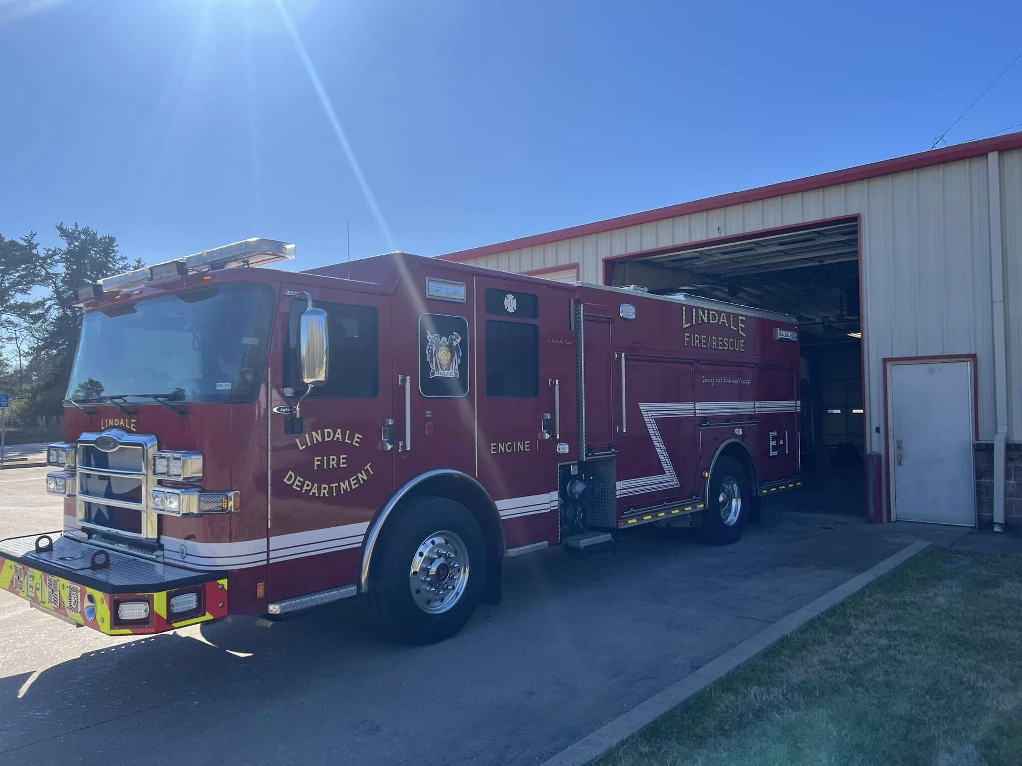 Firefighter hurt after burning tree falls on man’s arm, Lindale Fire ...