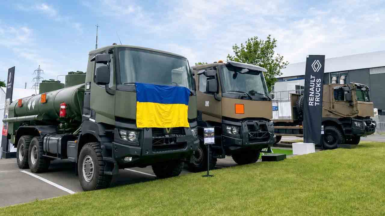 Ukraina memproduksi truk tangki militer dengan sasis yang dipasok oleh ...