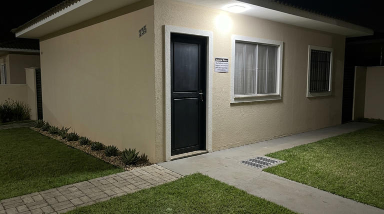 Especialistas recomendam que as pessoas fechem as portas e as janelas ...