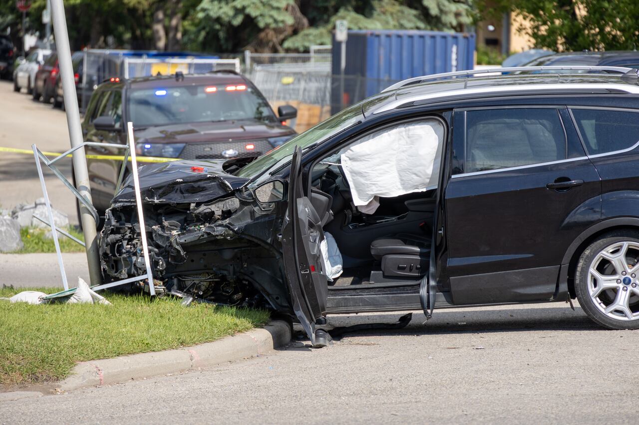 Cyclist dies after being struck by vehicle in Calgary