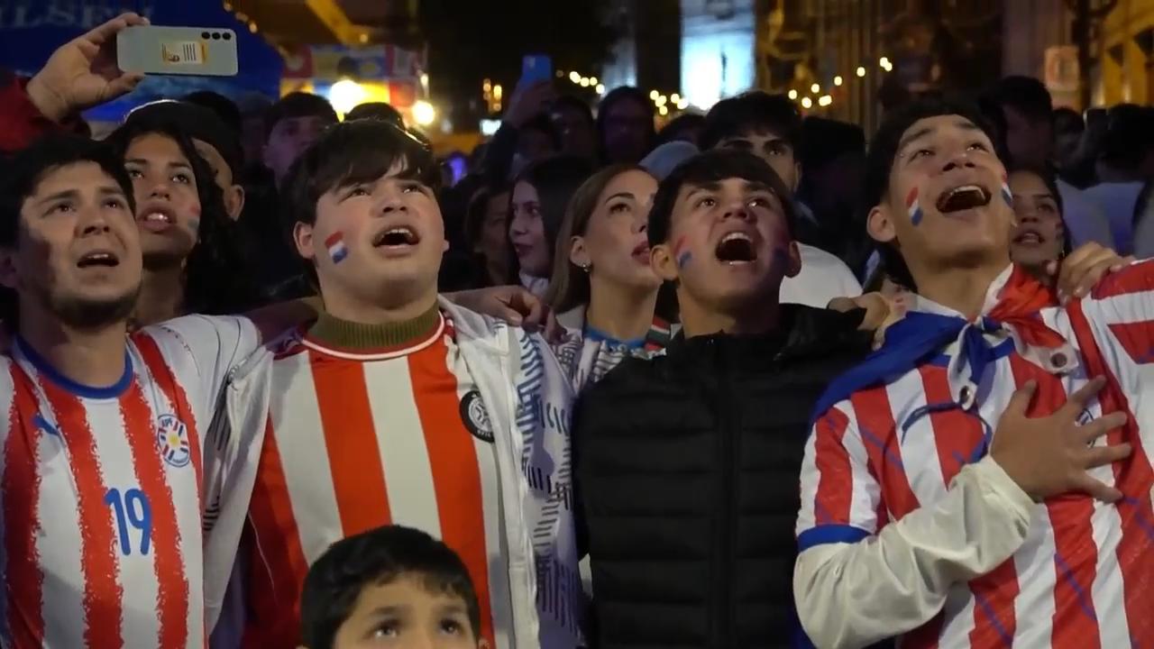 Paraguay supporters celebrate draw against Australia, keeping its World ...