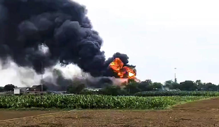 LPG tanker crashes into UP toll plaza, massive explosion leaves 5 injured