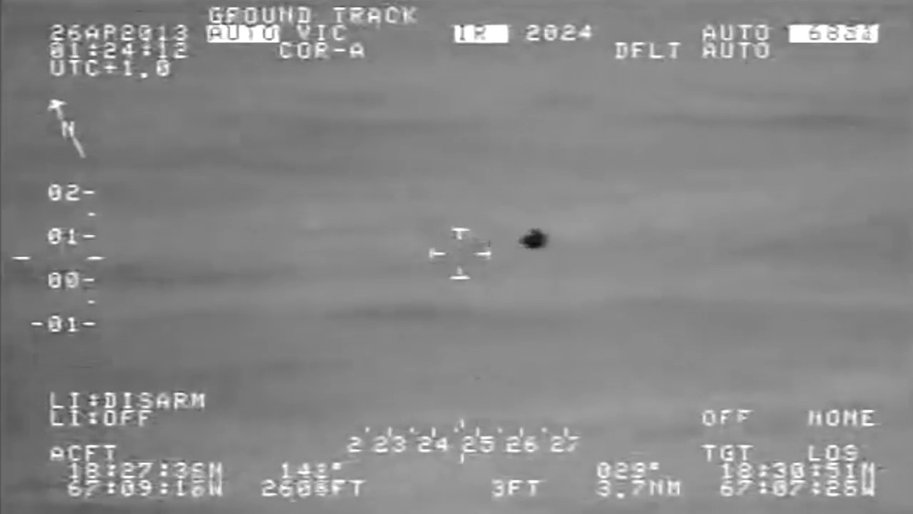 Homeland Security filmed a UFO over an airport - "Splitting into two ...