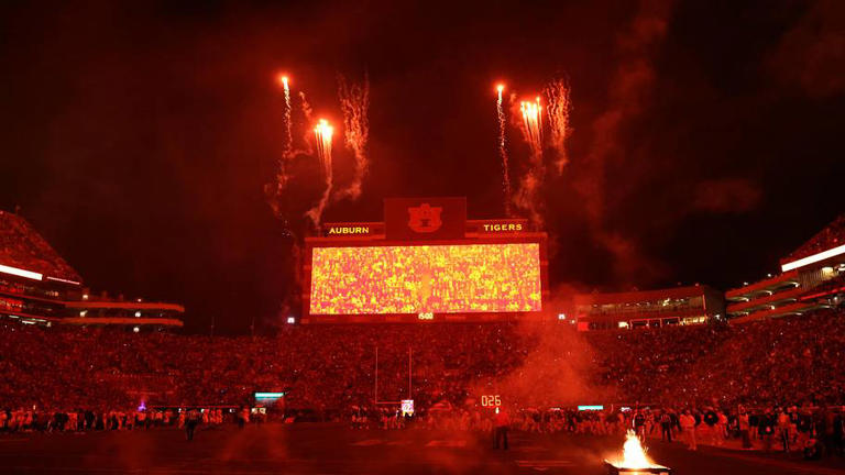 Auburn family shows faith in new football coach Alex Golesh