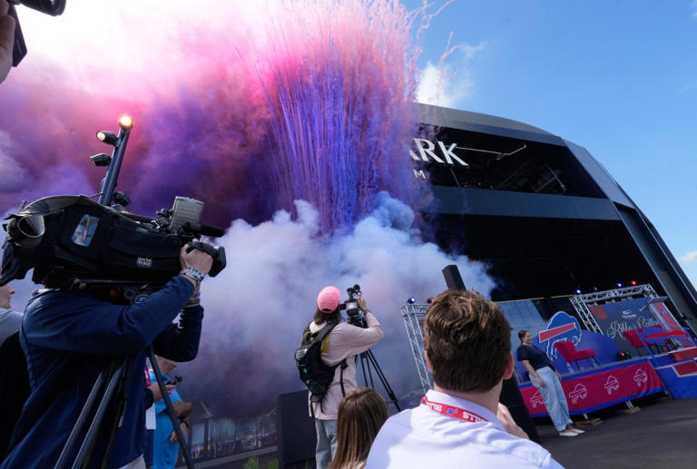 Buffalo Bills fans enraged by 'outrageous' ticket costs at new stadium ...