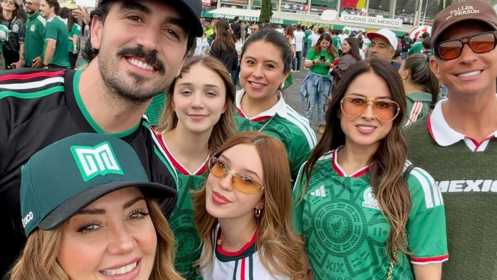 Andrea Legarreta y Erik Rubín, la imagen de la familia moderna: juntos ...