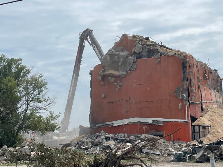 Fremont building damaged after fatal 2025 explosion being demolished