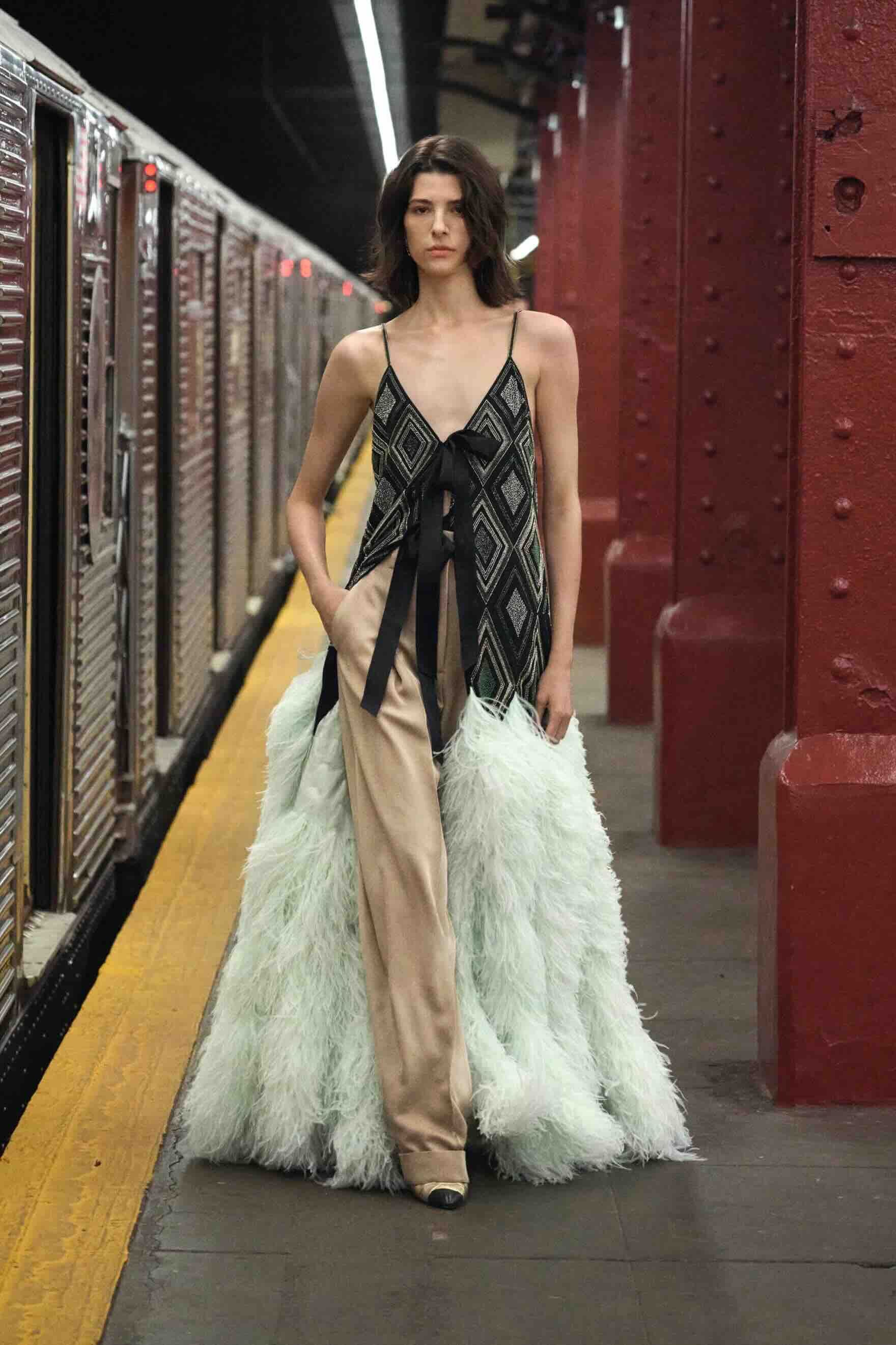 Après Kendall Jenner, Penélope Cruz adopte la robe star de l’été ...