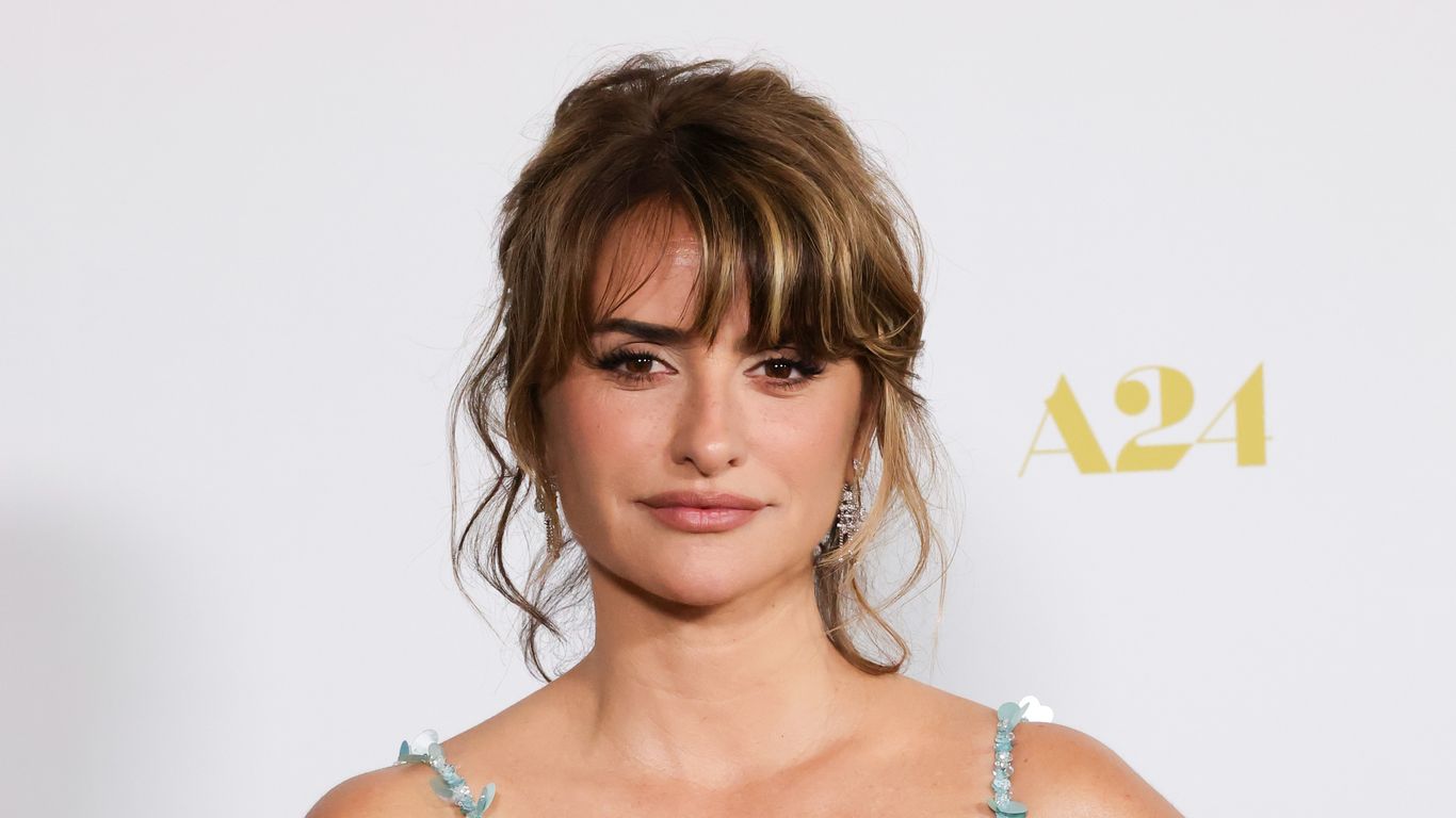 Après Kendall Jenner, Penélope Cruz adopte la robe star de l’été ...