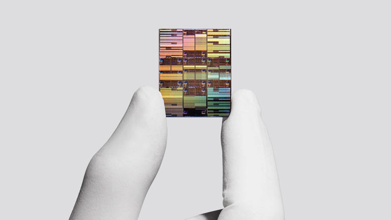 IBM debuts world’s first sub-1 nanometer chip technology