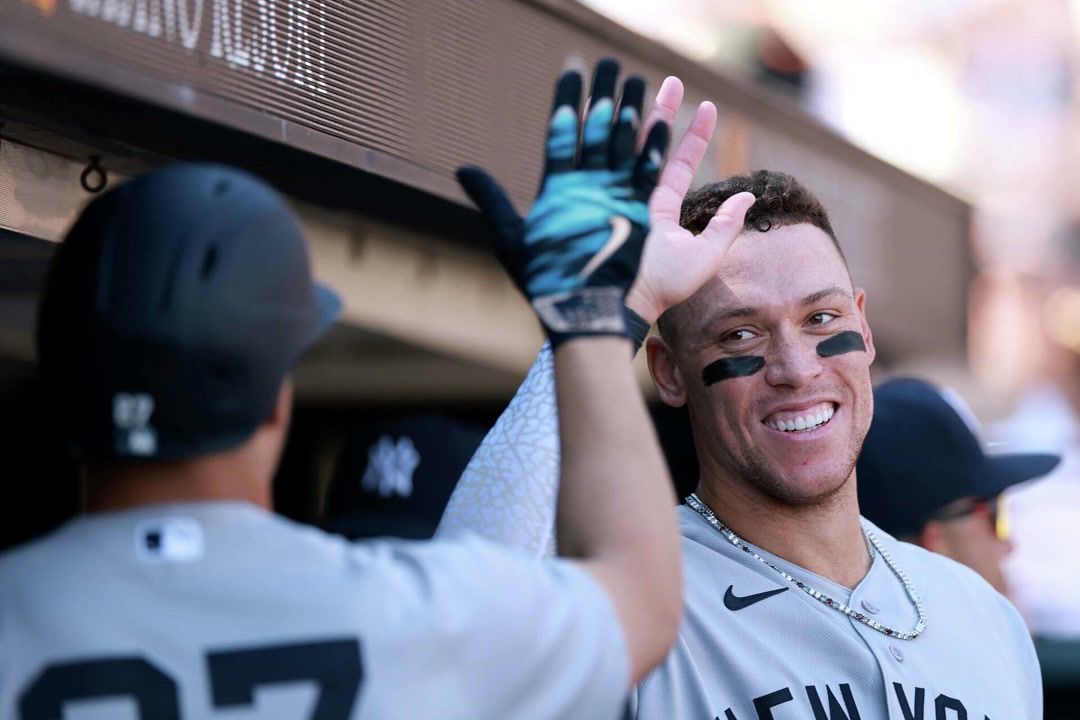 NY Yankees' Aaron Judge and Giancarlo Stanton visit Modern Apizza in ...