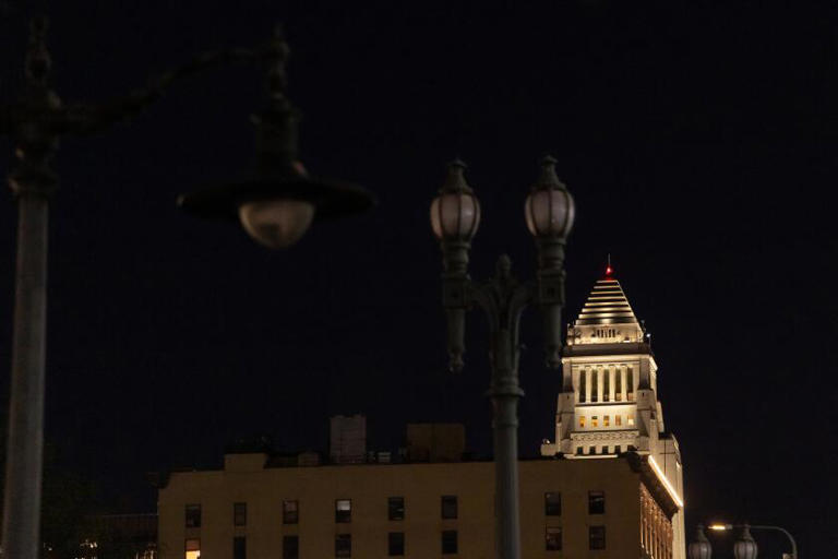 $80 million streetlight funding increase rejected by LA property owners