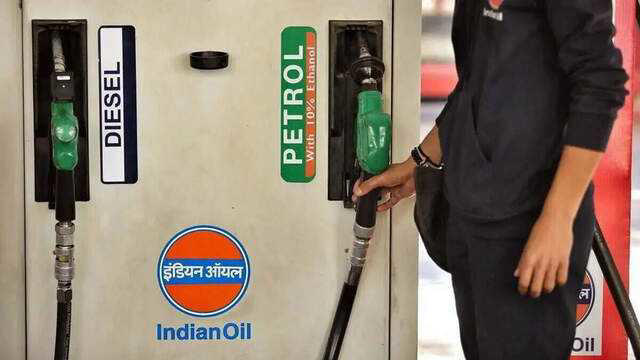 Global crude oil prices drop: Impact on fuel costs in India