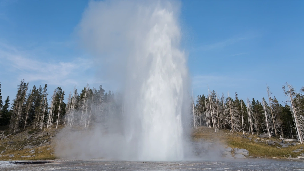 Exploring Yellowstone's geysers, springs, and safety tips