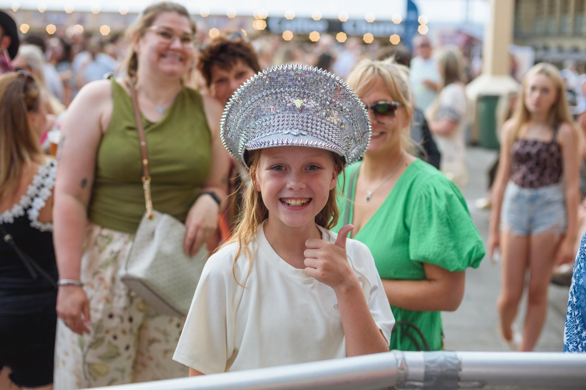 Fantastic photos as Ellie Sax brought Ibiza to Halifax during returning ...