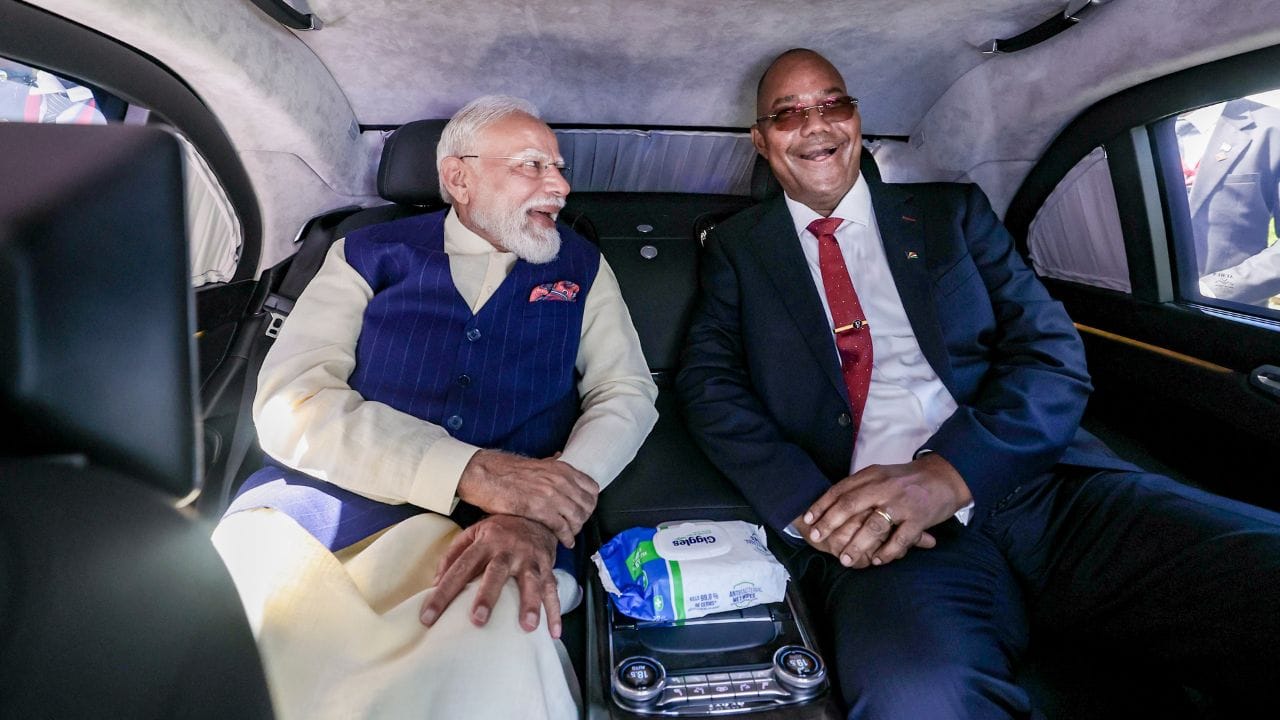 Breaking news live: PM Modi visits National Botanical Garden with ...