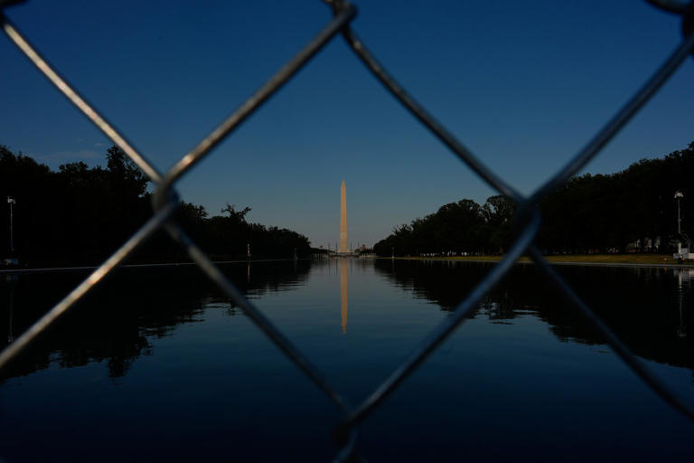 A reflecting pool that has long enticed visitors now gains police ...