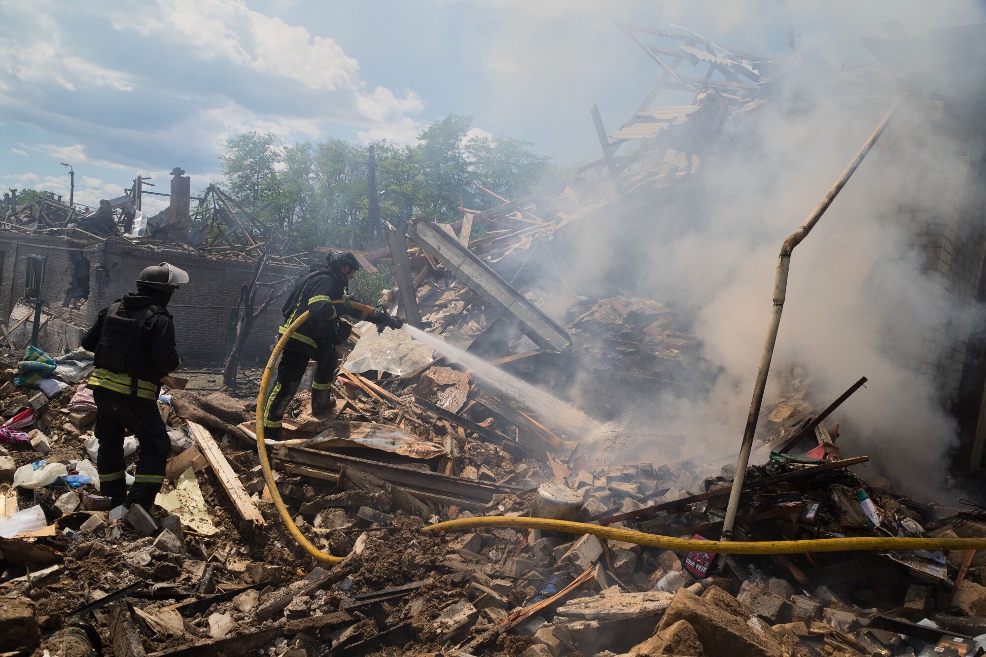 Putin’s glide bombs are turning Ukraine’s fortress city into rubble