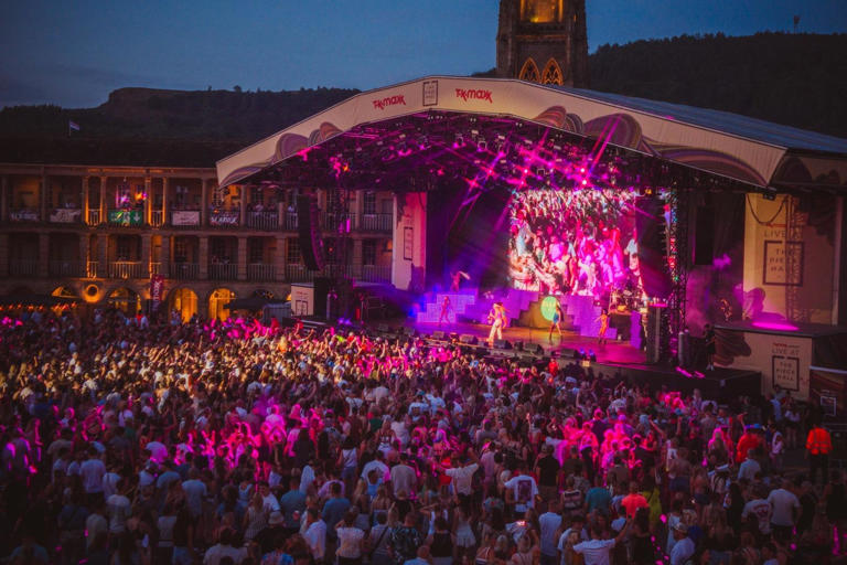 Fantastic photos as Ellie Sax brought Ibiza to Halifax during returning ...