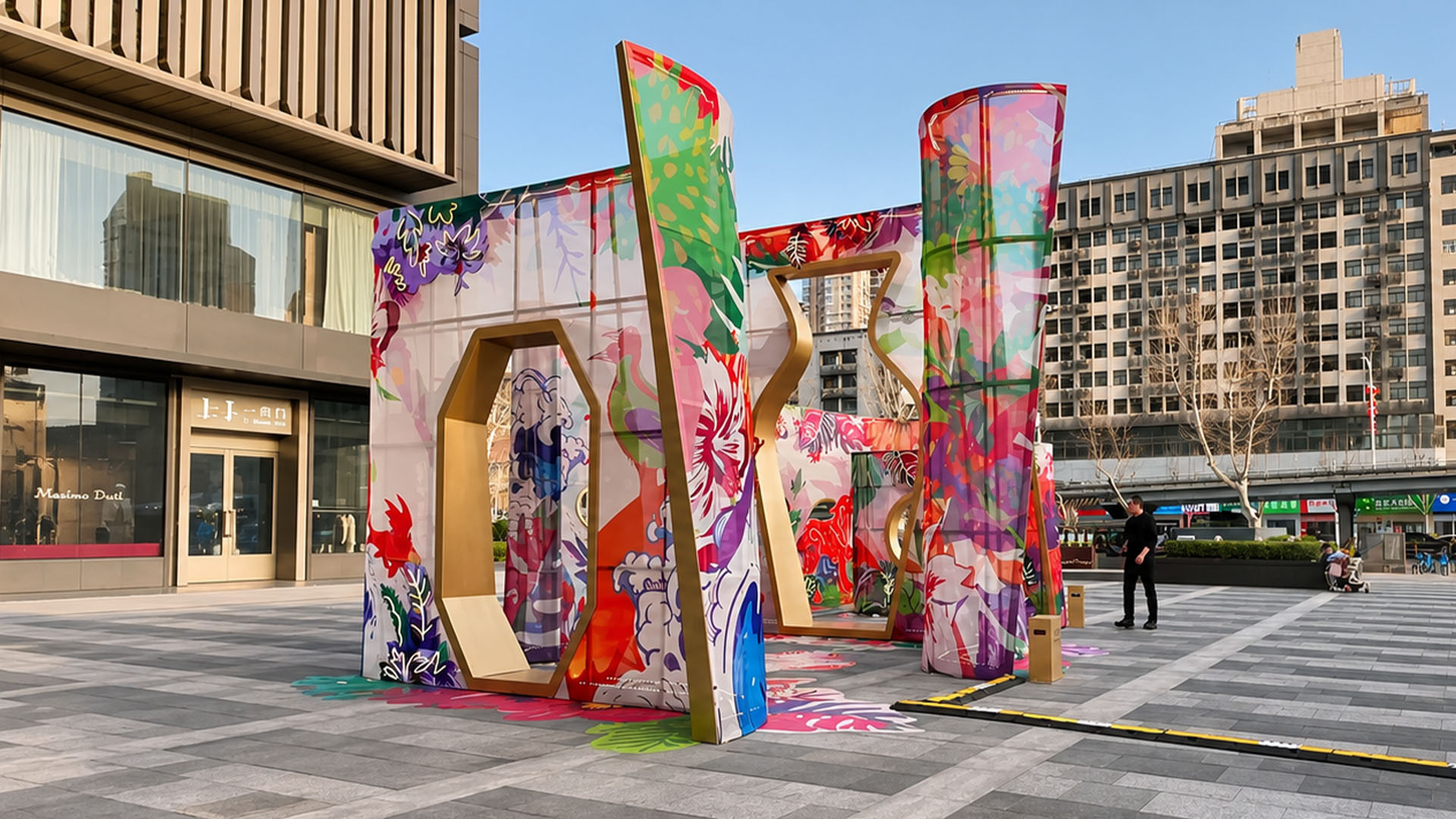A bold outdoor art display turns this Chinese mall plaza into a photo spot