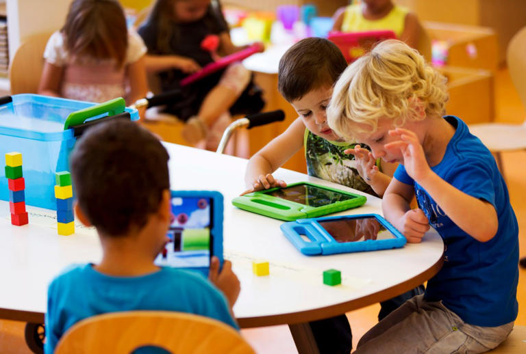 Parents disturbed by kids’ out-of-control screentime at school, spent ...
