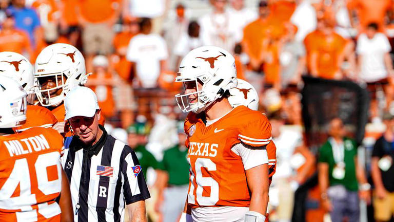 It's clear who Peyton Manning will be cheering for in Texas vs. Tennessee