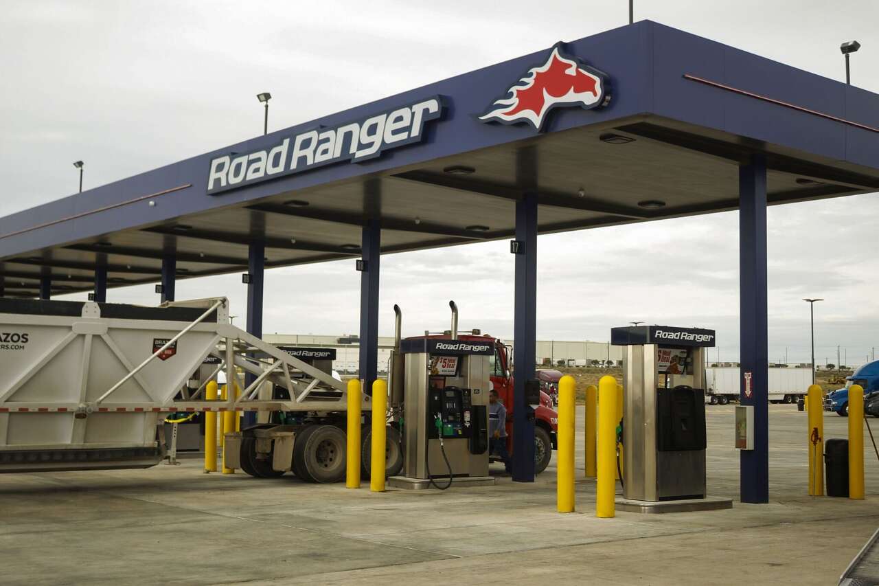 LPD: Man barricaded inside RV at Road Ranger identified, charged with ...