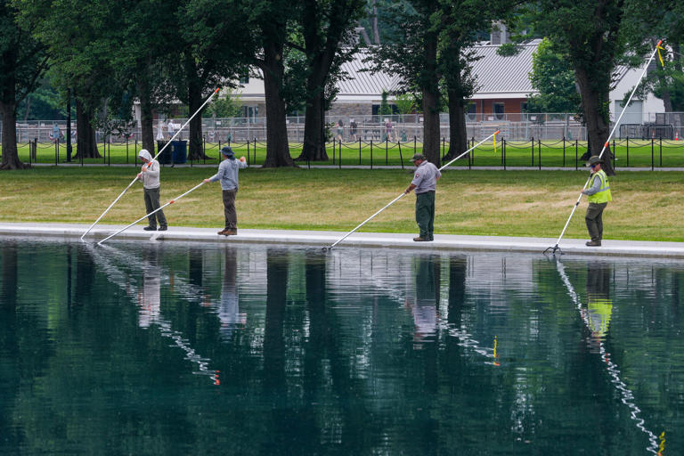 How the National Mall’s other reflecting pool has avoided green algae