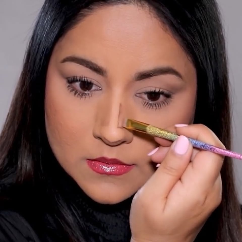 Nose contour hack for a defined look
