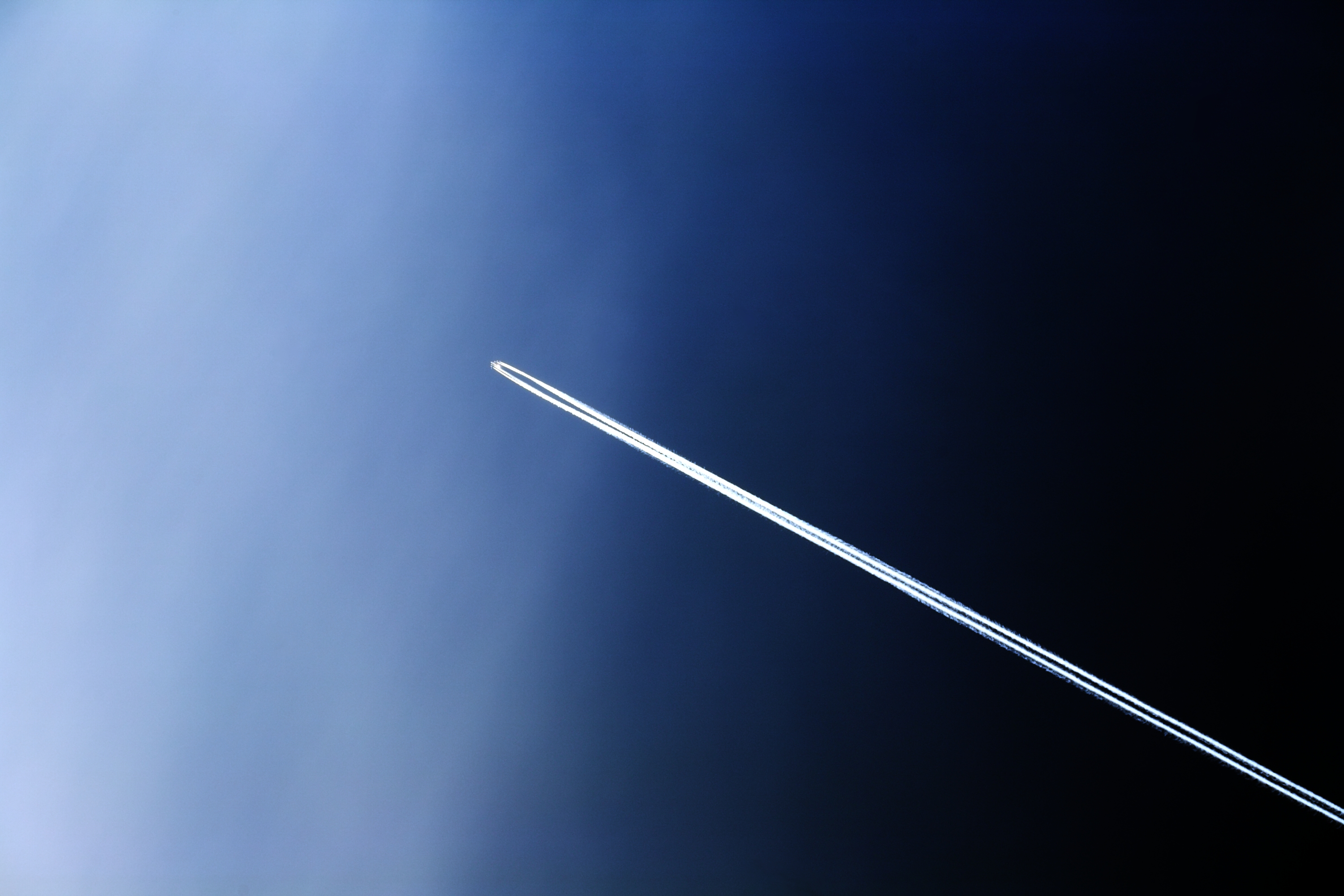 Is SpaceX worth $1.77 trillion when it can't turn a profit? These 4 ...