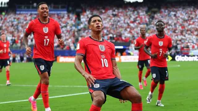 England beat Panama 2-0 to reach favourable World Cup path