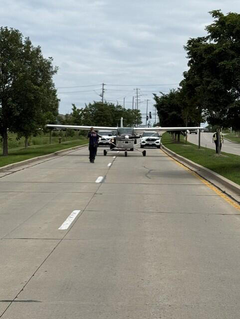 Mechanical issue causes small plane to make emergency landing in ...
