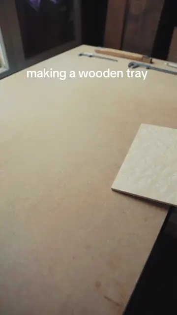 Crafting a sleek dovetail tray from maple and oak