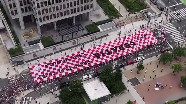 Croatia fans march huge banner through downtown Philadelphia