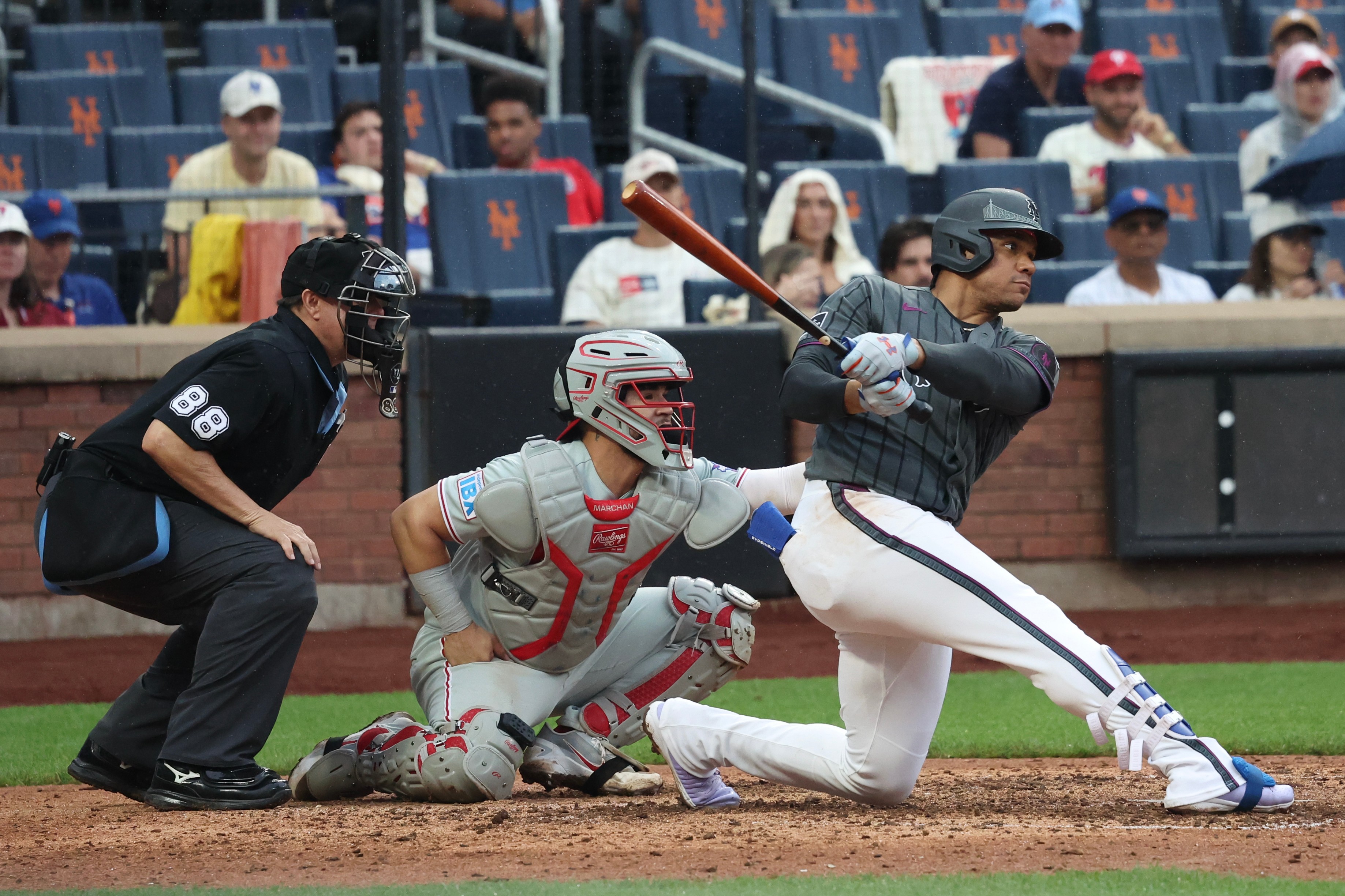 Triples by Lindor and Soto lead Mets past Phillies 6-2 to snap 7-game ...