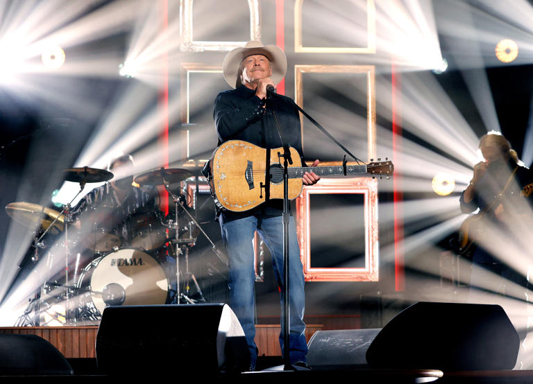 Country icon Alan Jackson details grueling 15-year health battle ahead ...