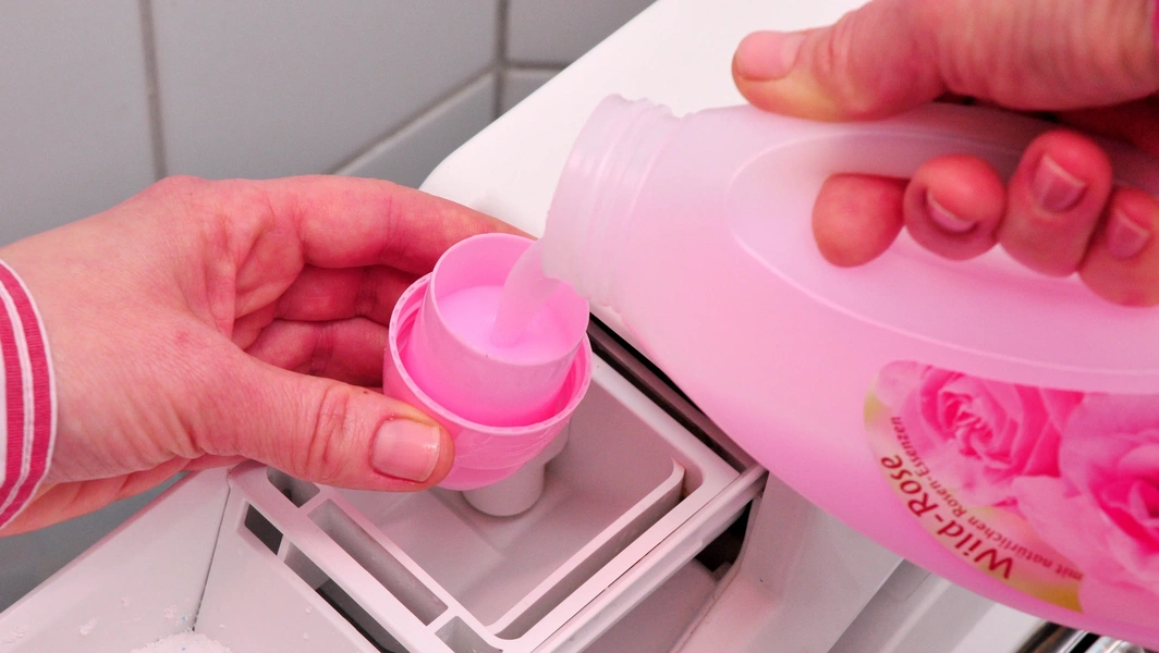 Proper laundry detergent placement and usage