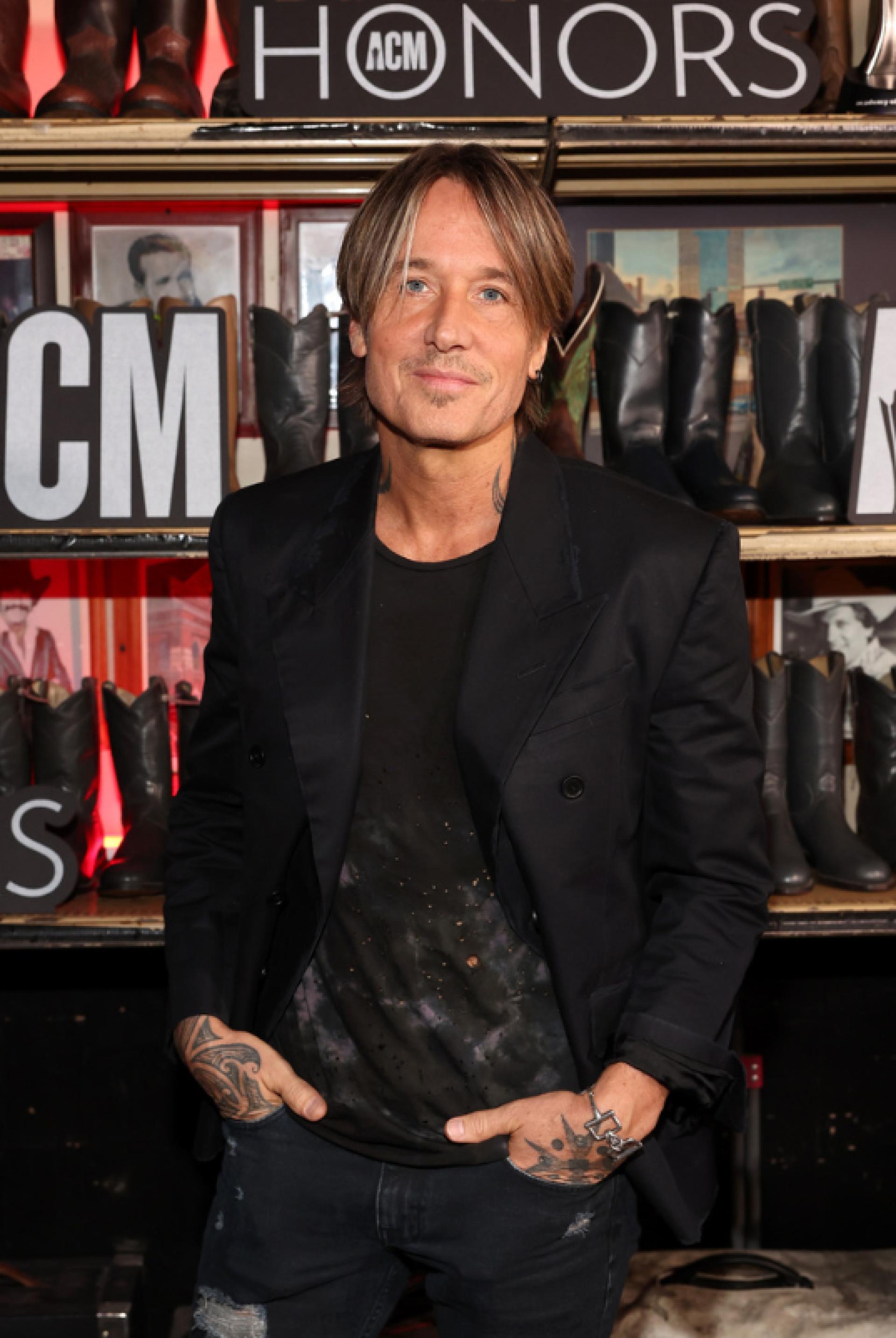 Keith Urban romance rumours resurface after cryptic post by Karley ...