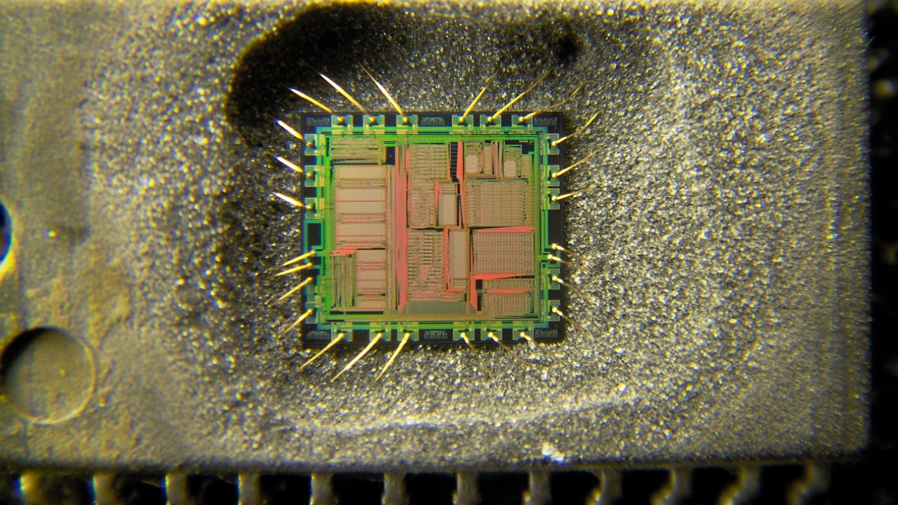 IBM packed 100 billion transistors onto one chip, promising big speed ...
