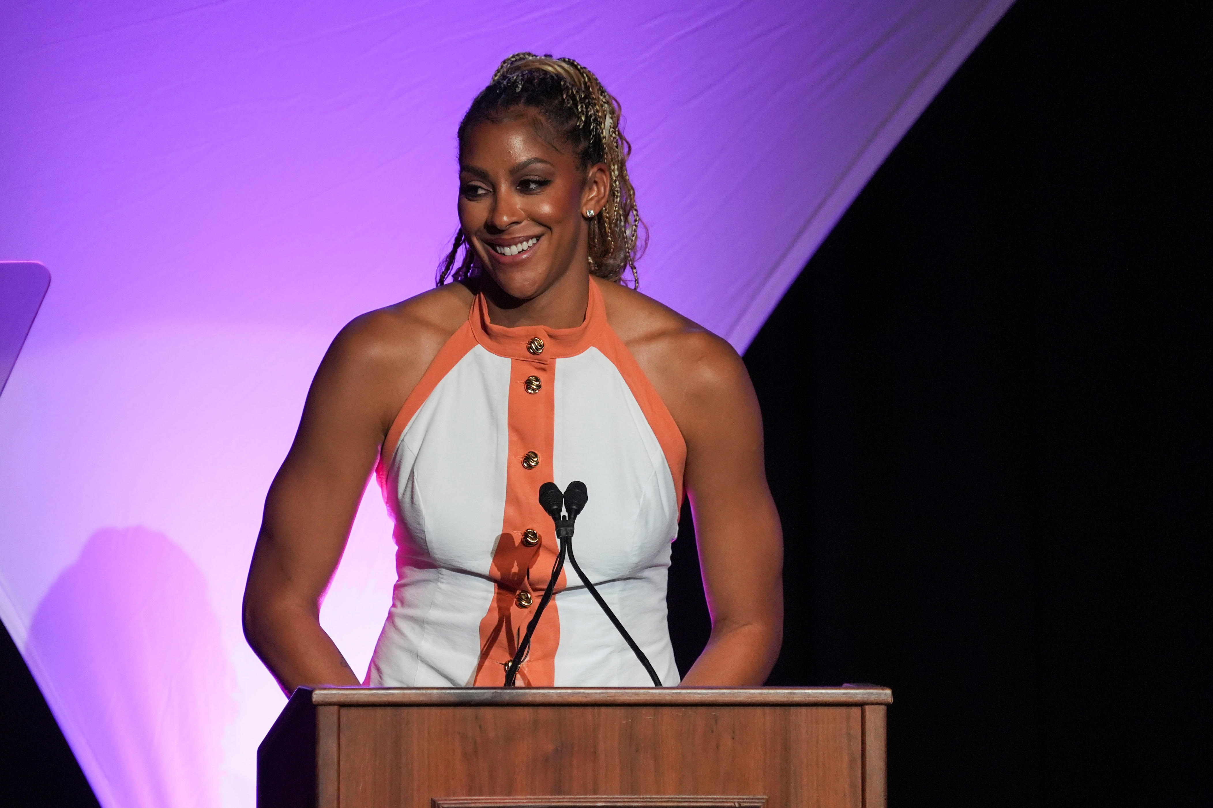 How Candace Parker paid tribute to family, Pat Summitt at Hall of Fame ...