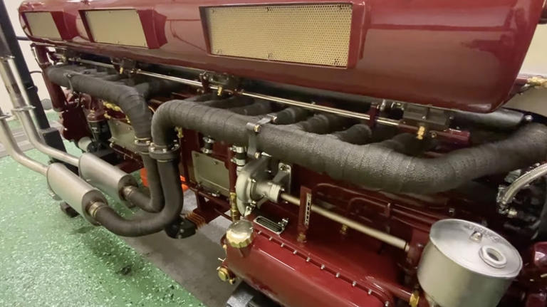 A guy in Sweden built an inline-16 out of Volvo engines and it sounds ...