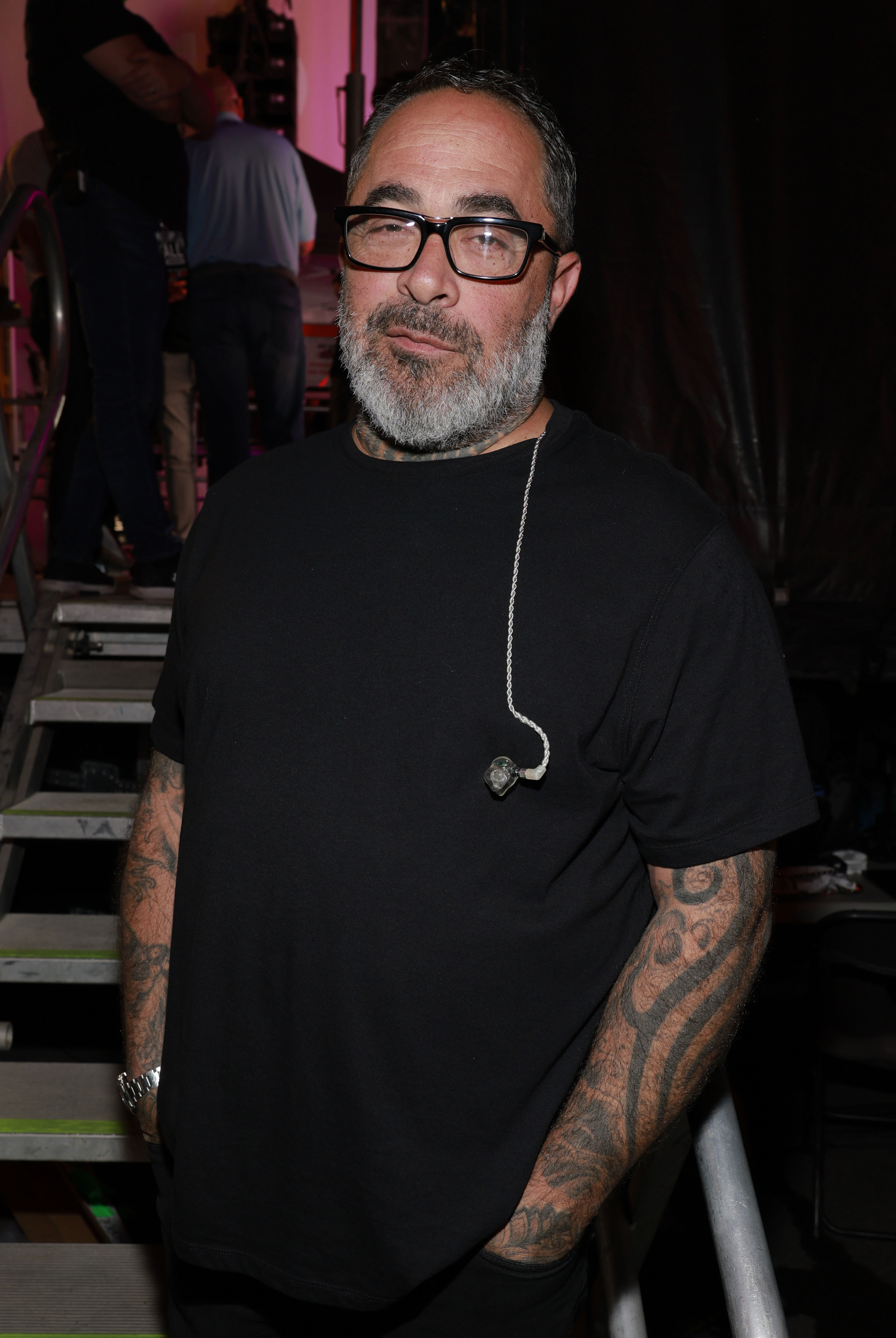 Aaron Lewis speaks out after record label uses his album as packing ...