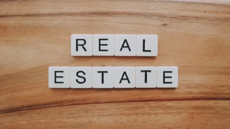 8 red flags realtors spot the second they walk into an overpriced home