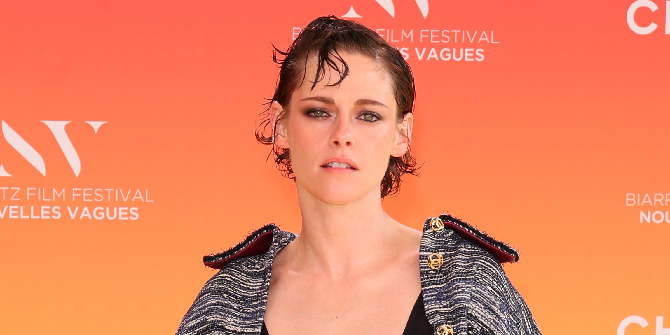 Kristen Stewart’s ab-baring Chanel look holds a special connection to ...