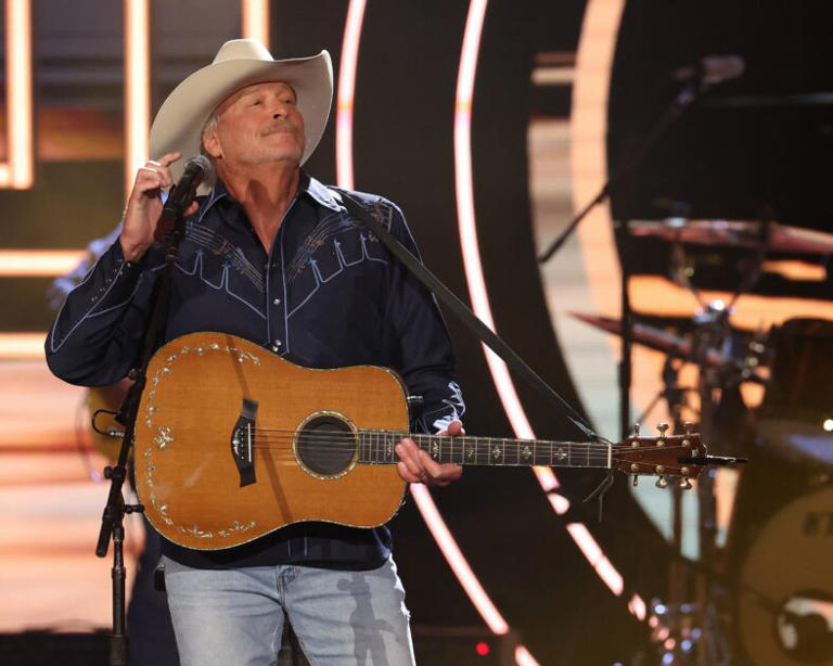 Alan Jackson’s farewell concert takes unexpected turn before show begins