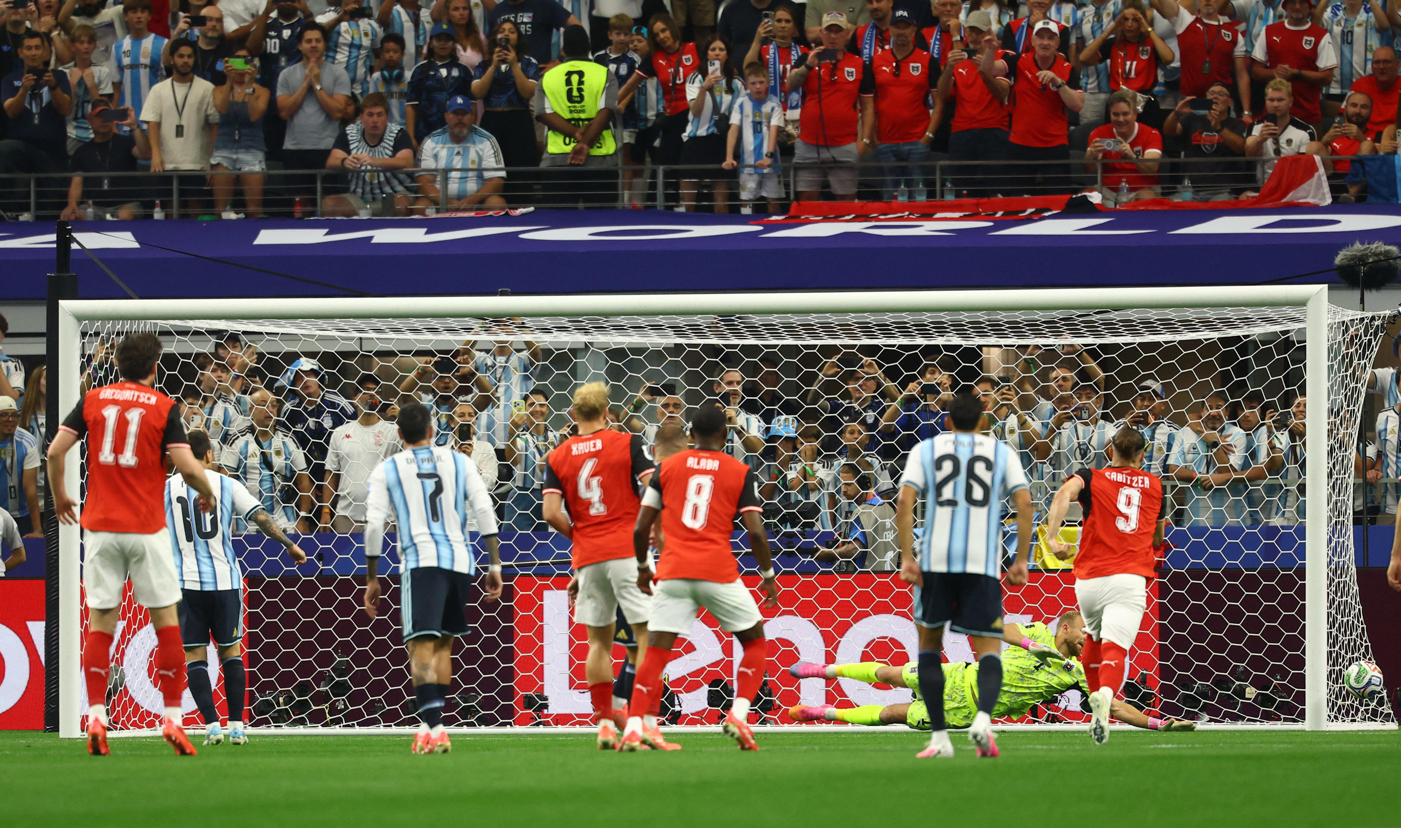 How does a penalty shootout work in the World Cup?
