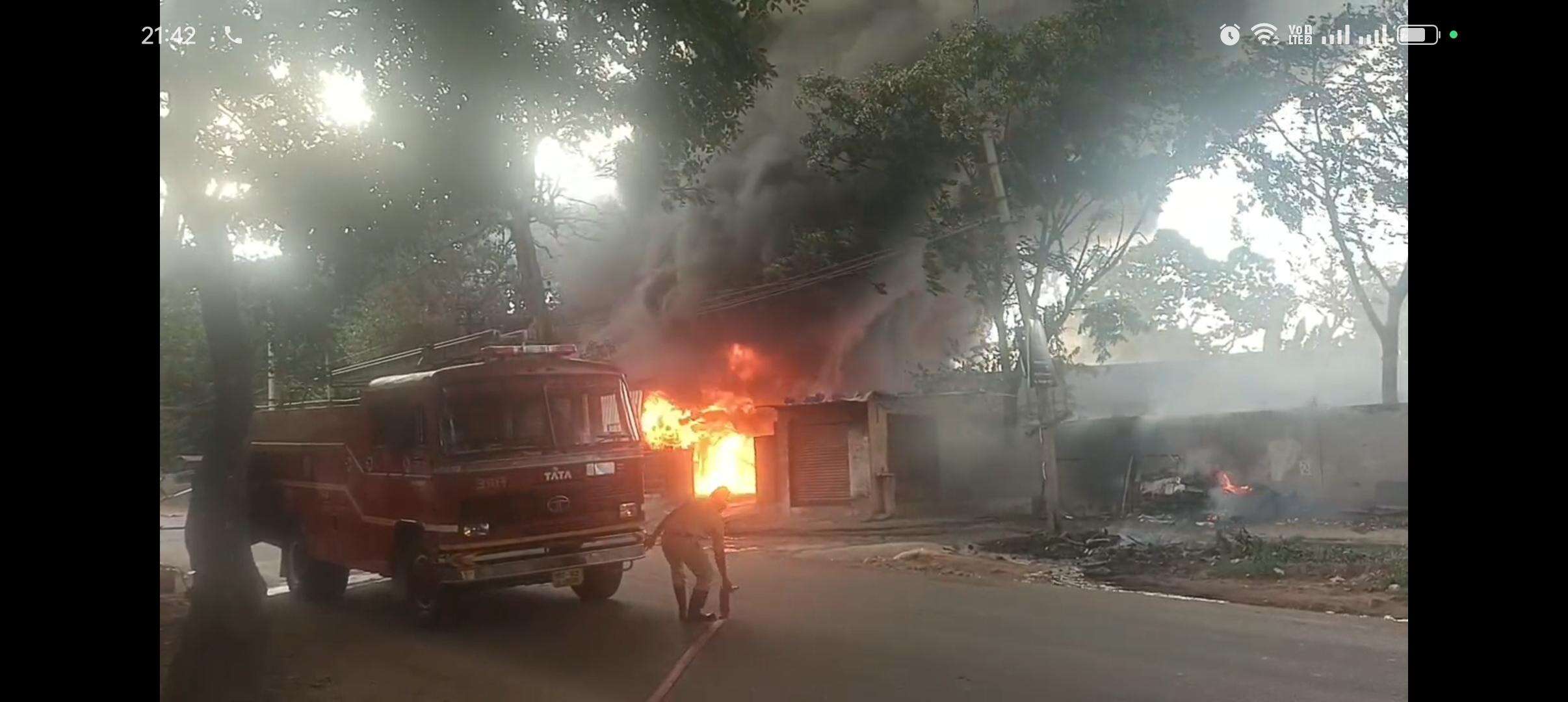 Massive blaze erupts at chemical factory in Bengaluru
