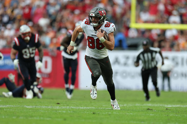 Does Cade Otton still have to be the Bucs’ iron man in 2026?