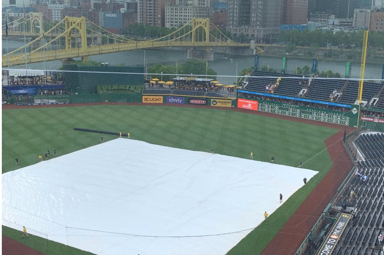 Update: Reds-Pirates rain-delayed game resumes after 1:05 delay